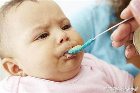 你怎麼從寶寶便便的顏色、頻率、干稀程度來判斷他的身體狀況？ 每日頭條