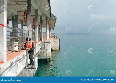 Tioman Malaysia 20 April 2022 Construction Worker Is Assembly