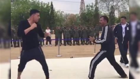 Akshay Kumar Sparring With An Ips Officer Will Give You All New Fitness Goals