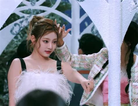 닝닝님 머리 정리해 주는 강섬뱃님🥹 향기 94s210