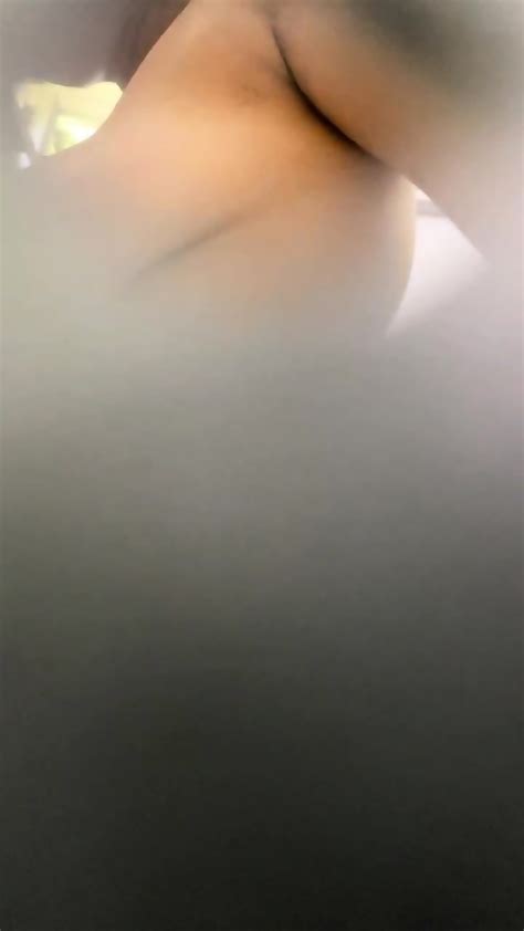 Ngintip Mandi Istri Dpr