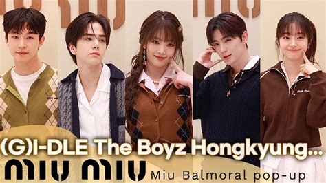 [풀영상] 미우미우 발모랄 팝업 오픈 여자 아이들 민니·더보이즈 영훈·현재·홍경·김혜준 미우미우 포토월 Youtube