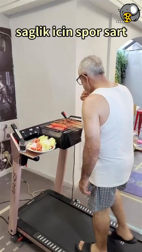 کلیپ جالب از ورزش کردن یک پیرمرد روی ترپلین فیلو