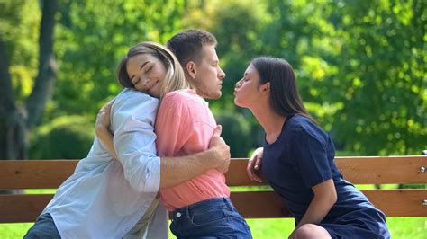 A Trend I Notice In Polyamory