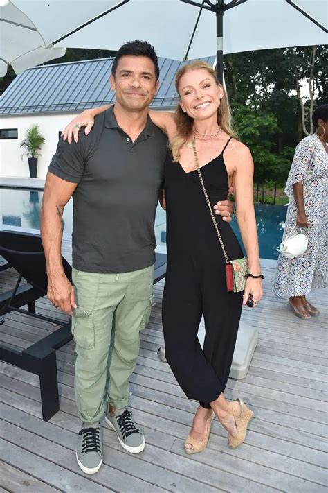 Kelly Ripa Net Worth And Husband Famous People Today