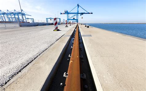 Container Terminal Apm Terminals