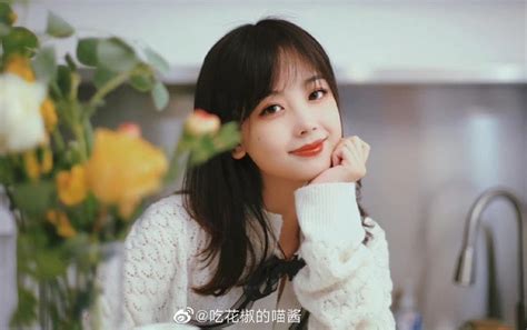 Loạt MC bị cấm sóng vì bê bối đời tư ăn mặc quá sexy