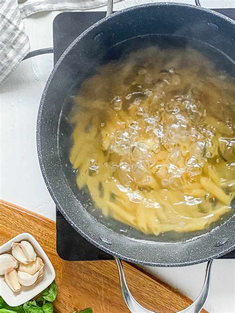 Vegetarian Pesto Pasta Quick Healthy Meal The Picky Eater