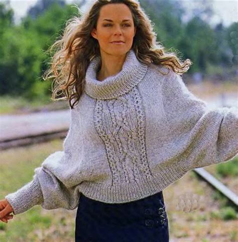 Вязаная накидка спицами для женщин стильная - 69 фото