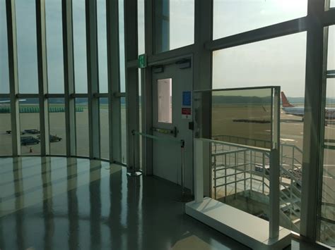 55인치 투명 Oled 키오스크 인천공항 탑승교 설치사례 Mdskorea