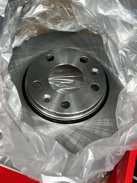Замена передних тормозных дисков — Renault Fluence, 1,6 л, 2011 года ...