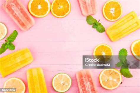 과일 오렌지 얼음 롤리 얼음 조각과 밝은 핑크 배경에 오렌지 조각 0명에 대한 스톡 사진 및 기타 이미지 0명 가지 식물 부위 감귤류 과일 Istock