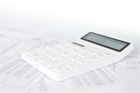 비즈니스 시작 분석 요약 보고서 및 계산기를 사용하여 숫자를 계산합니다 재무 개념 가리키기에 대한 스톡 사진 및 기타 이미지 가리키기 개념 개념과 주제 Istock