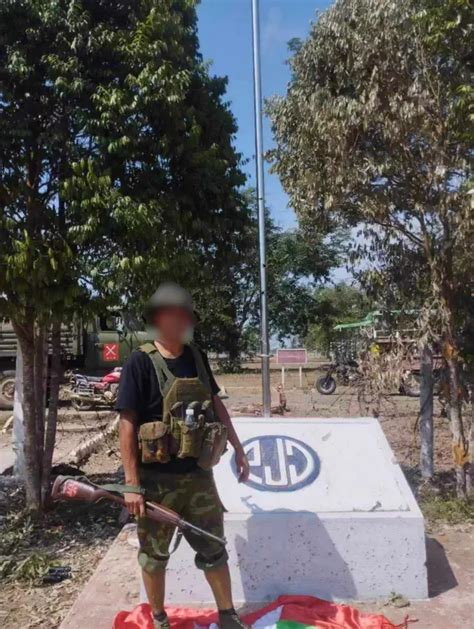 တီးတိန်မြို့က ရပ်ကွက်တွေမီးဆက်လောင်ကျွမ်းနေဆဲ Bbc News မြန်မာ