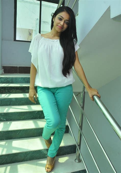 Janani Iyers Feet