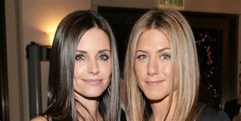Jennifer Aniston y Courteney Cox animan a usar mascarilla | KIHI Artistas