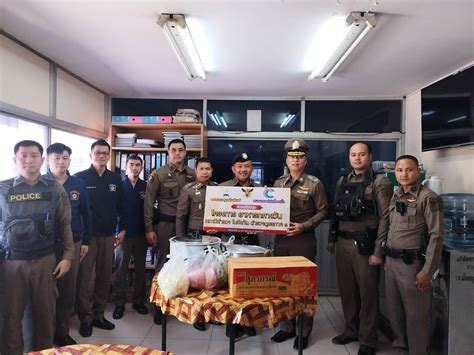 เอราวัณ 4 ตรวจเยี่ยม และมอบรางวัลให้แก่เจ้าหน้าที่ตำรวจเพื่อเป็นขวัญกำลังใจ ในการปฏิบัติหน้าที่