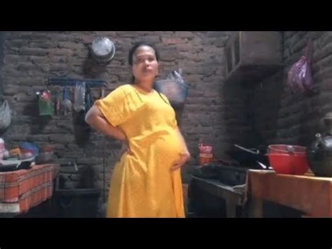 BUMIL ELUS PERUT SAMBIL MASAK - YouTube