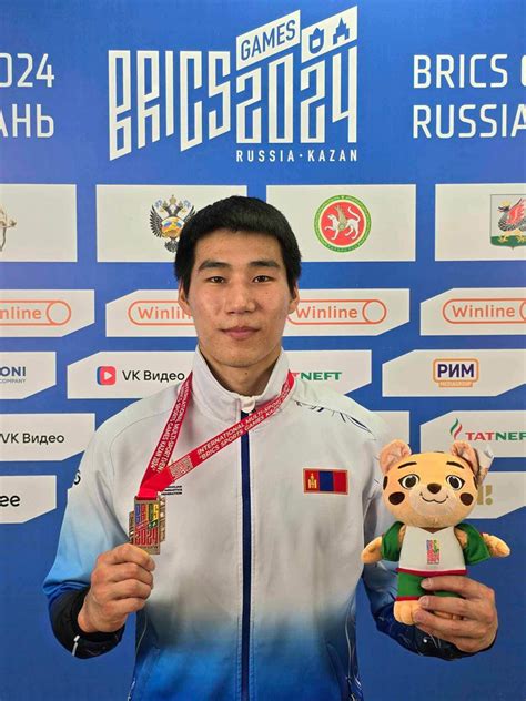 Д Энхтүвшин бариултай морь турникийн төрөлд хоёр медаль хүртлээ