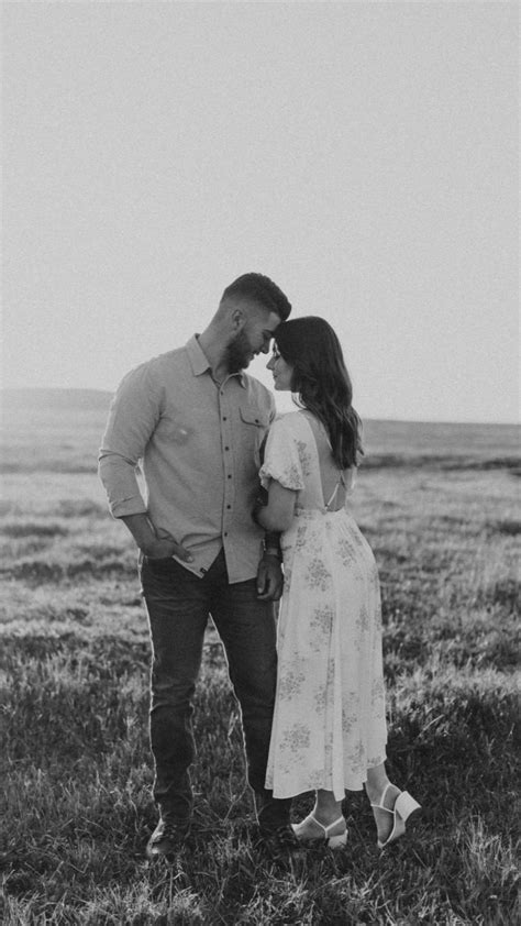 Color Vs Black And White Miranda Spencer Photography Poses Engagement Photos Romantic