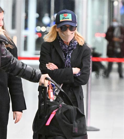 Sarah Michelle Gellar Arrives At Jfk Airport In New York 01242023