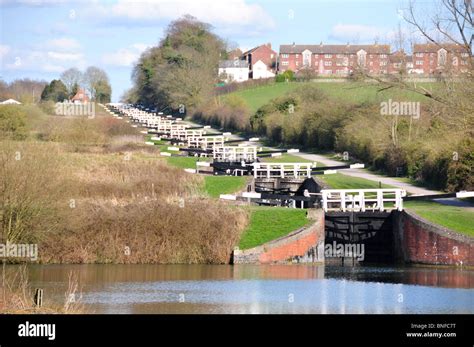 Caen Hill Locks A Flight Of 16 Locks On The Kennet And Avon Canal Near