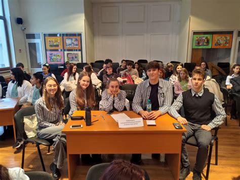 Десетокласници от ППМГ Враца станаха първи на състезание по български език и литература снимки