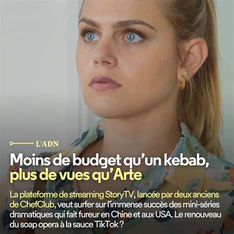 Une Jeune Femme Qui Retire Son Soutien Gorge Devant Son Patron Alpha