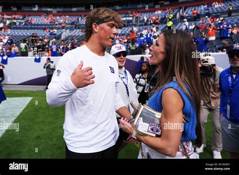 New York Giants Quarterback Jaxson Dart Left Talks With His Mother