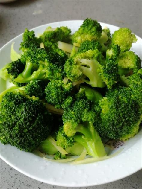 【炒西兰花的做法步骤图，炒西兰花怎么做好吃】我们的目标是8zmr下厨房