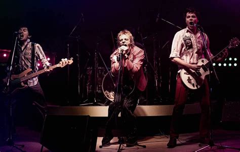 „pistol“ Erste Einblicke In Die Sex Pistols Biopic Serie Musikexpress