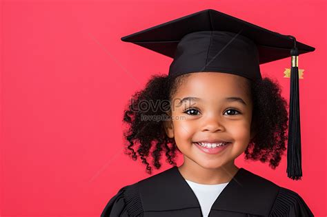 졸업 모자를 쓰고 있는 소녀 사진 무료 다운로드 Lovepik