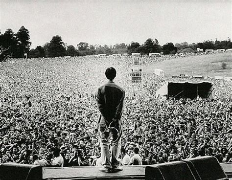 History In Pictures On Twitter Oasis Band Liam Gallagher Concert Crowd