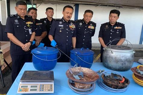 Polis Serbu Makmal Dadah Dalam Hutan Satuberita