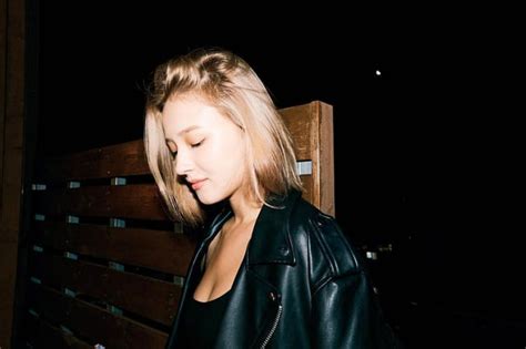 Nancy Momoland Tits Tetas Escote Cleavage Shirt Rkpopg