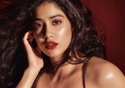 Janhvi Kapoor Saw Her First Deepfake At The Age Of 15 Heres How She Responded Filmyvoice