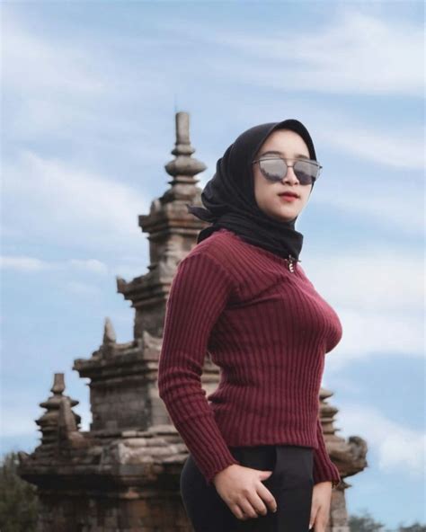 KUMPULAN FOTO HIJABERS KETAT PADAT Mekka Mellia KUMPULAN FOTO HIJABERS KETAT PADAT Mekka Mellia