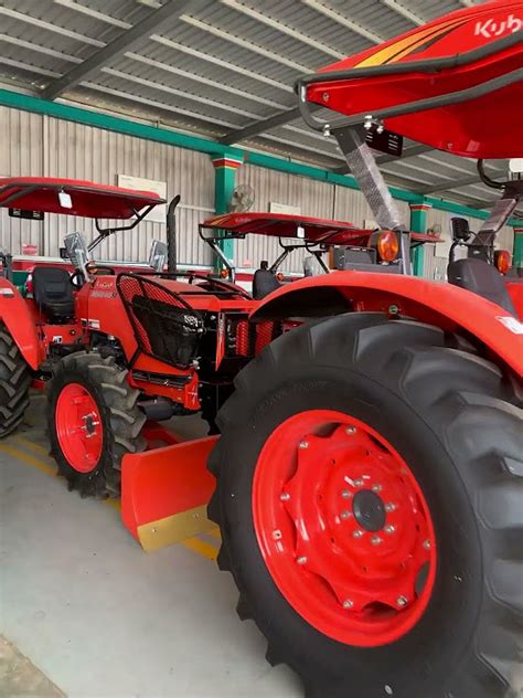 ម៉ាសុីនច្រូត Dc108x នឹង ត្រាក់ទ័រ M6040 Kubota ️🚜 Kubota Farming Automobile Agriculture