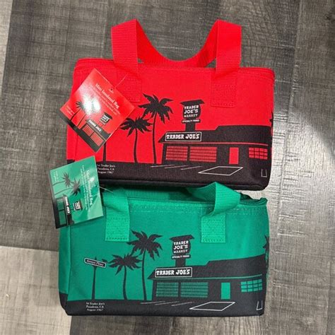 Trader Joes Bags Trader Joes Nwt Insulated Lunch Bags Red Green
