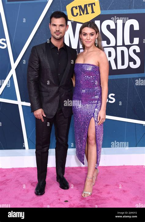 Taylor Lautner Body 2022