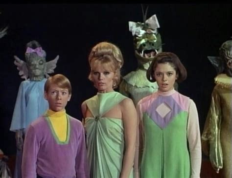Judy Penny And Will Robinson Lost In Space Alien Lost In Space
