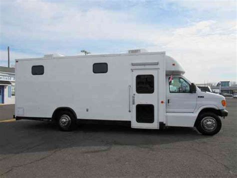Ford E450 2005 Medium Trucks