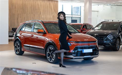 Rita Behm Ajaa Kivojen Ihmisten Autolla Kia Magazine