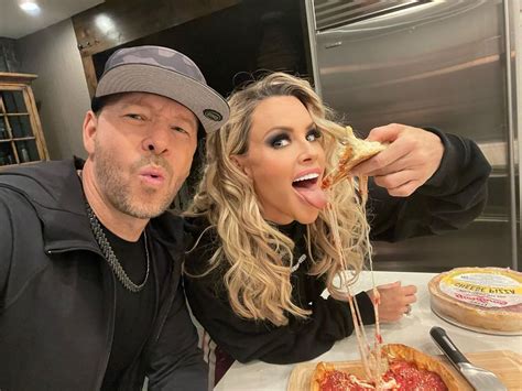 Jenny Mccarthy Donnie Wahlberg Pose Nude For Beauty Campaign