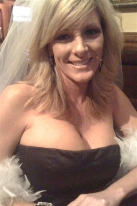 Foto De You Should Be Having Sex Right Now Find Tons Local Singles On