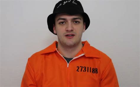 Fifa 21s Harry Hesketh Handed Ban For Your Mum Joke Retires From