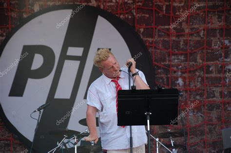 Trencin Eslovaquia 9 De Julio De 2011 Johnny Rotten Interpretando En Vivo Con Public Image