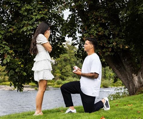 Oregons Dillon Gabriels Girlfriend Zo Caswell Over The Moon Over Beau