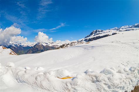 Salju Di Pegunungan Alpen Prancis Lereng Skii Alpe Dhuez Foto Stok Unduh Gambar Sekarang Istock