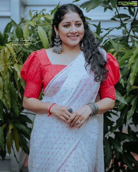 Anumol Instagram Pendulum Promotions Look Book Gethu Cinema
